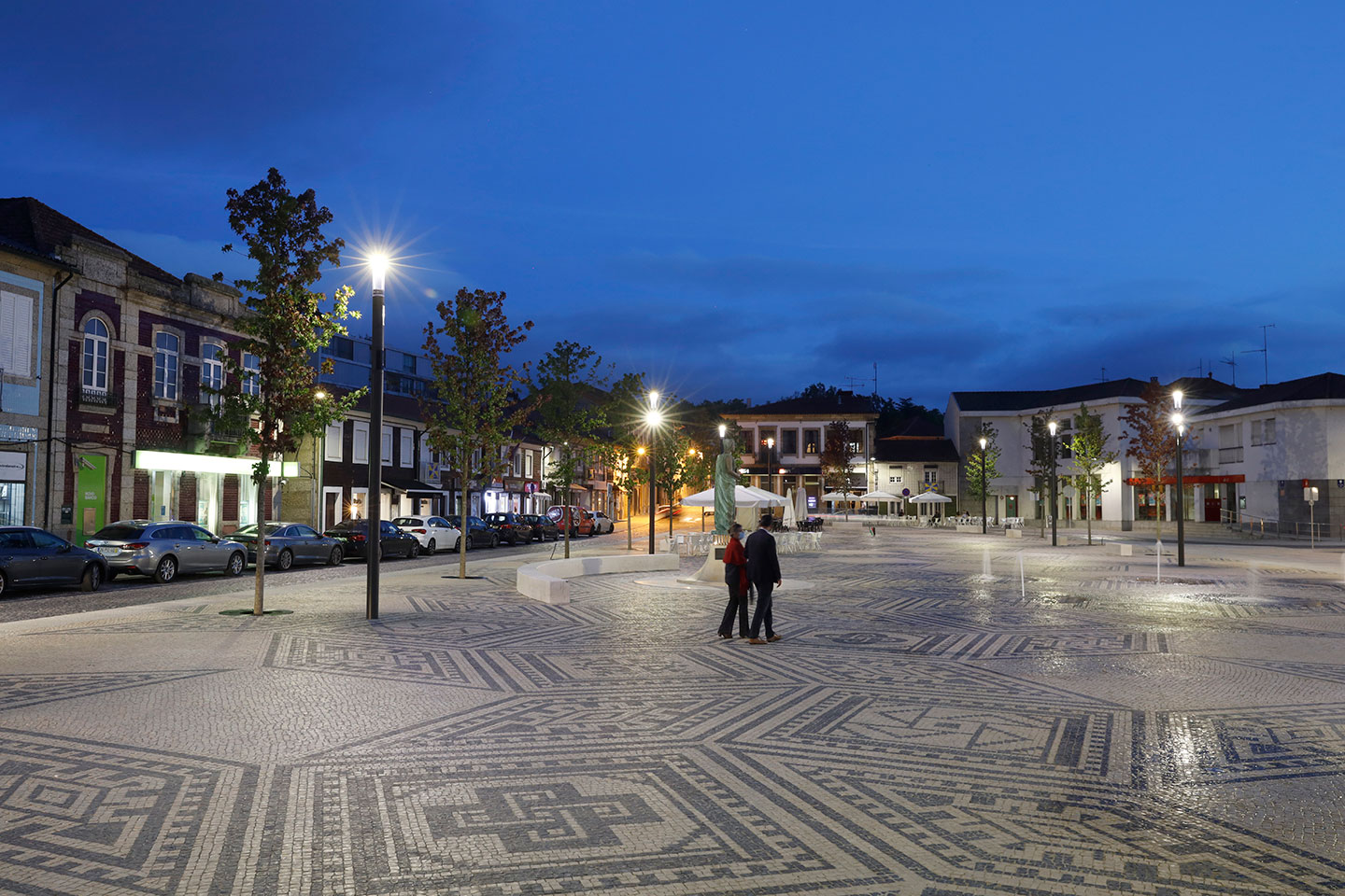 Une colonne intelligente crée une place sécurisante et animée au cœur ...