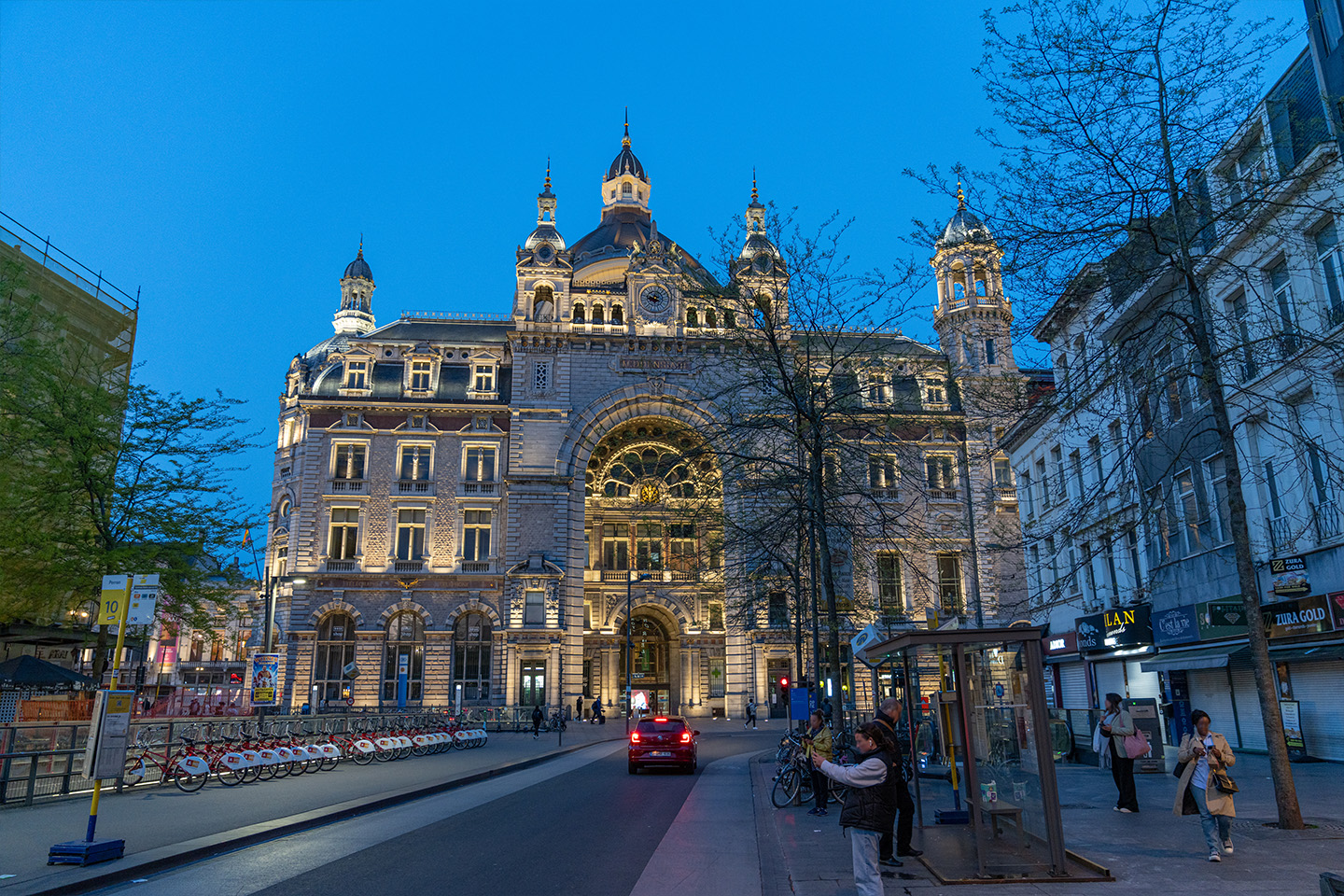 Eclairage architectural LED de la gare d’Anvers-Central | Schréder